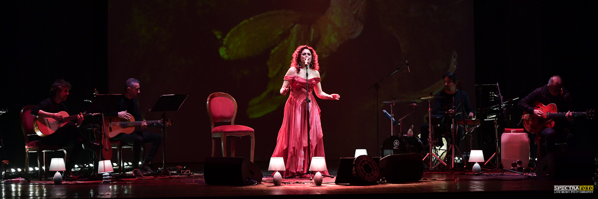 Recensione: Fiorenza Calogero in “Vico Viviani” al Teatro Trianon ...